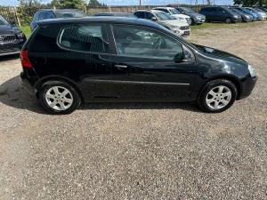Melns Volkswagen Golf 2005 Jurbarkas, ar dzinēja tilpumu 1.39 L un nobraukumu 200 tūkst. km par 1999 €, foto 6 vietnē AUTOMOTO.COM.LV