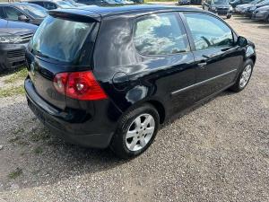 Melns Volkswagen Golf 2005 Jurbarkas, ar dzinēja tilpumu 1.39 L un nobraukumu 200 tūkst. km par 1999 €, foto 7 vietnē AUTOMOTO.COM.LV