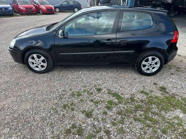 Black Volkswagen Golf 2005 in Jurbarkas, with an engine capacity of 1.39 L and mileage of 200 thousand km for 1999 €, photo 7 on AUTOMOTO.COM.LV