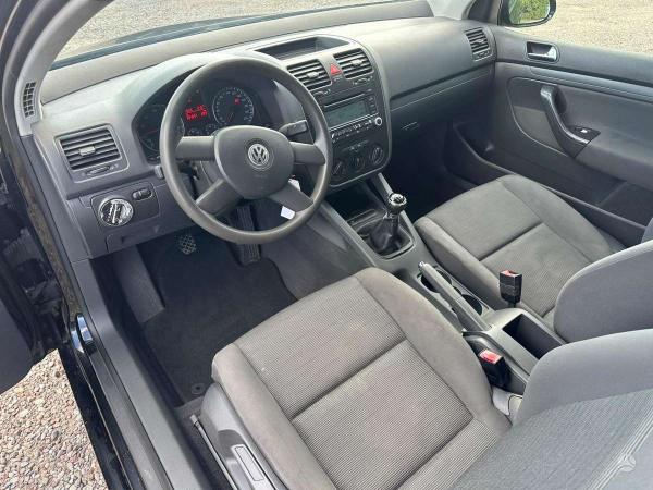 Black Volkswagen Golf 2005 in Jurbarkas, with an engine capacity of 1.39 L and mileage of 200 thousand km for 1999 €, photo 8 on AUTOMOTO.COM.LV