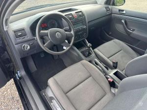 Melns Volkswagen Golf 2005 Jurbarkas, ar dzinēja tilpumu 1.39 L un nobraukumu 200 tūkst. km par 1999 €, foto 9 vietnē AUTOMOTO.COM.LV