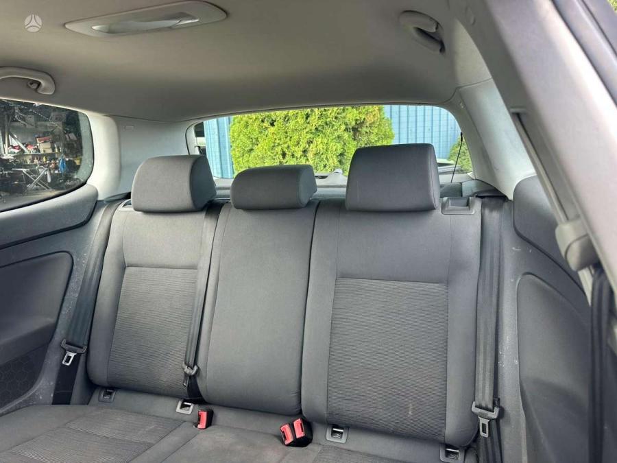Melns Volkswagen Golf 2005 Jurbarkas, ar dzinēja tilpumu 1.39 L un nobraukumu 200 tūkst. km par 1999 €, foto 10 vietnē AUTOMOTO.COM.LV
