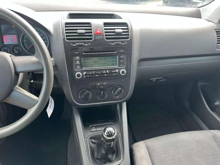 Melns Volkswagen Golf 2005 Jurbarkas, ar dzinēja tilpumu 1.39 L un nobraukumu 200 tūkst. km par 1999 €, foto 15 vietnē AUTOMOTO.COM.LV