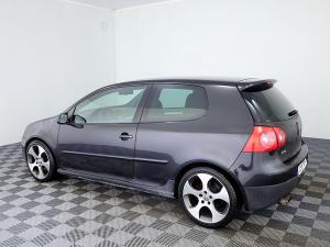 Melns Volkswagen Golf 2005 Tallina, ar dzinēja tilpumu 2.00 L un nobraukumu 232 tūkst. km par 1499 €, foto 5 vietnē AUTOMOTO.COM.LV