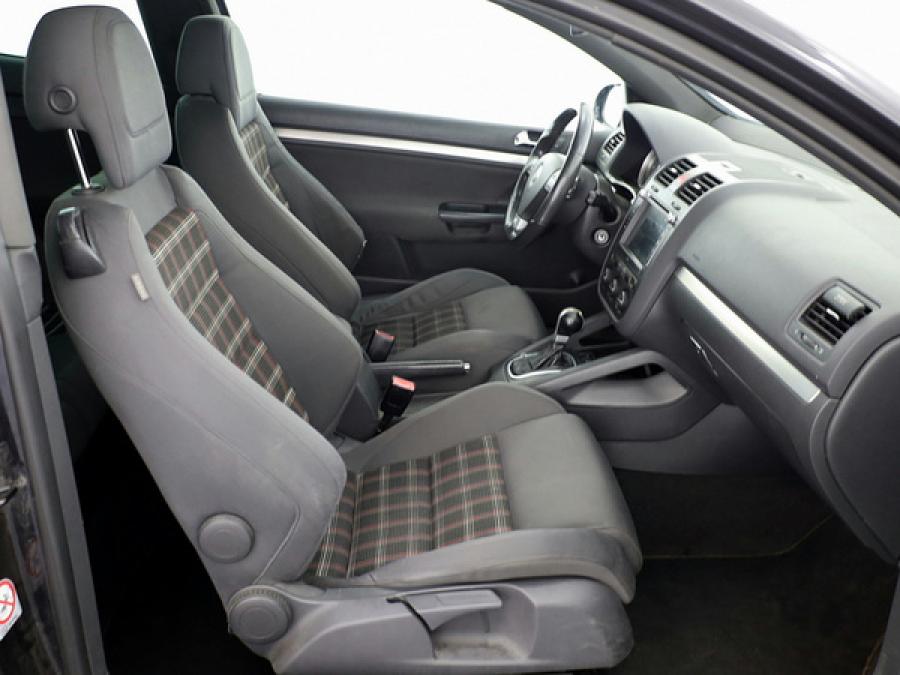 Melns Volkswagen Golf 2005 Tallina, ar dzinēja tilpumu 2.00 L un nobraukumu 232 tūkst. km par 1499 €, foto 7 vietnē AUTOMOTO.COM.LV