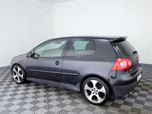 Melns Volkswagen Golf 2005 Tallina, ar dzinēja tilpumu 2.00 L un nobraukumu 232 tūkst. km par 1499 €, foto 12 vietnē AUTOMOTO.COM.LV