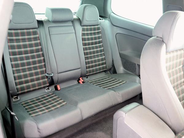 Melns Volkswagen Golf 2005 Tallina, ar dzinēja tilpumu 2.00 L un nobraukumu 232 tūkst. km par 1499 €, foto 7 vietnē AUTOMOTO.COM.LV