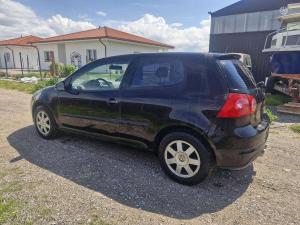 Black Volkswagen Golf 2005 in Klaipeda, with an engine capacity of 1.90 L and mileage of 326 thousand km for 1399 €, photo  on AUTOMOTO.COM.LV