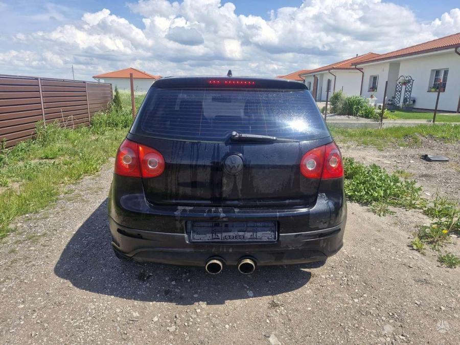 Melns Volkswagen Golf 2005 Klaipėda, ar dzinēja tilpumu 1.90 L un nobraukumu 326 tūkst. km par 1399 €, foto 3 vietnē AUTOMOTO.COM.LV