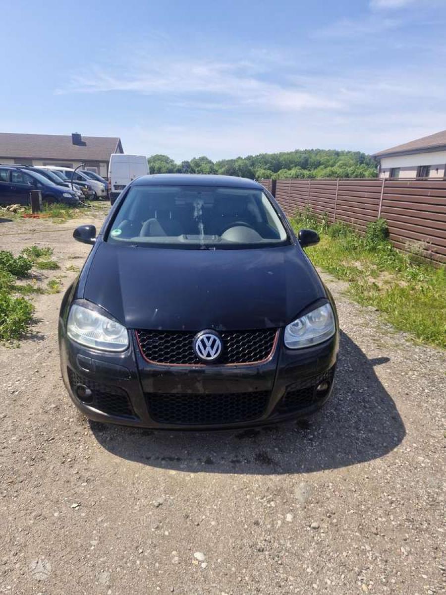 Melns Volkswagen Golf 2005 Klaipėda, ar dzinēja tilpumu 1.90 L un nobraukumu 326 tūkst. km par 1399 €, foto 5 vietnē AUTOMOTO.COM.LV