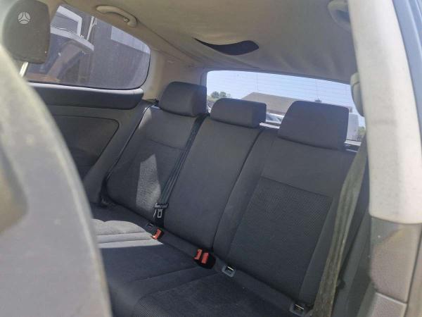 Melns Volkswagen Golf 2005 Klaipėda, ar dzinēja tilpumu 1.90 L un nobraukumu 326 tūkst. km par 1399 €, foto 7 vietnē AUTOMOTO.COM.LV