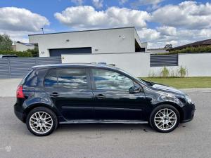 Melns Volkswagen Golf 2005 Viļņa, ar dzinēja tilpumu 1.90 L un nobraukumu 300 tūkst. km par 2300 €, foto 3 vietnē AUTOMOTO.COM.LV