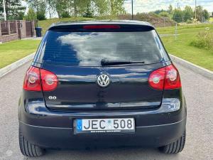 Melns Volkswagen Golf 2005 Viļņa, ar dzinēja tilpumu 1.90 L un nobraukumu 300 tūkst. km par 2300 €, foto 5 vietnē AUTOMOTO.COM.LV