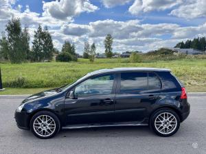 Melns Volkswagen Golf 2005 Viļņa, ar dzinēja tilpumu 1.90 L un nobraukumu 300 tūkst. km par 2300 €, foto 7 vietnē AUTOMOTO.COM.LV