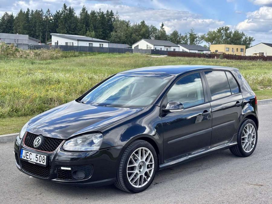Melns Volkswagen Golf 2005 Viļņa, ar dzinēja tilpumu 1.90 L un nobraukumu 300 tūkst. km par 2300 €, foto 8 vietnē AUTOMOTO.COM.LV