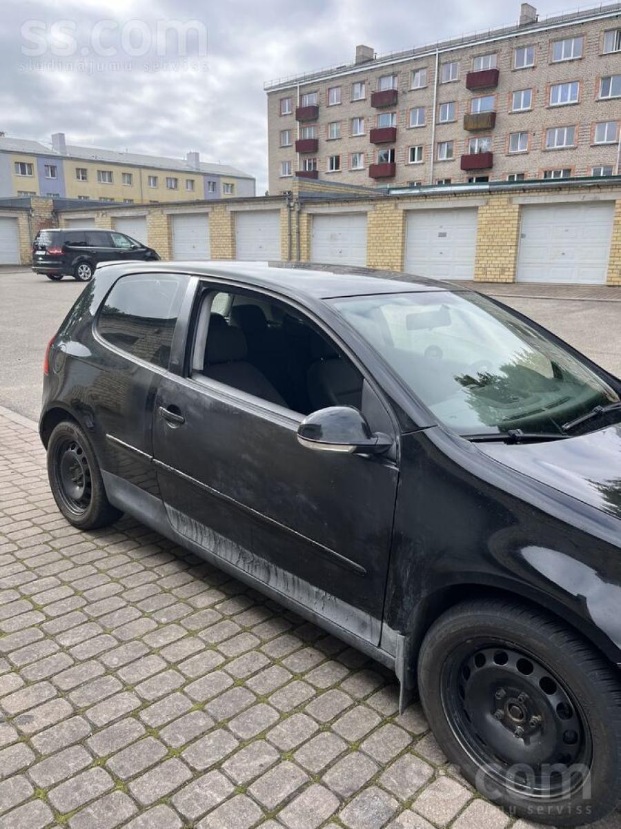 Melns Volkswagen Golf 2005 Ventspils, ar dzinēja tilpumu 1.90 L un nobraukumu 342 tūkst. km par 1100 €, foto 6 vietnē AUTOMOTO.COM.LV