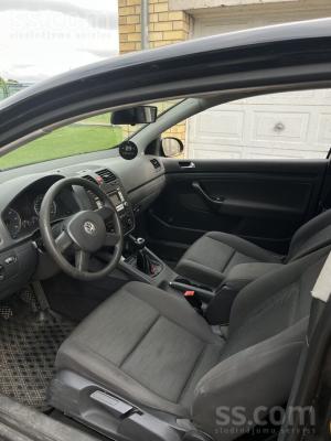 Melns Volkswagen Golf 2005 Ventspils, ar dzinēja tilpumu 1.90 L un nobraukumu 342 tūkst. km par 1100 €, foto 7 vietnē AUTOMOTO.COM.LV
