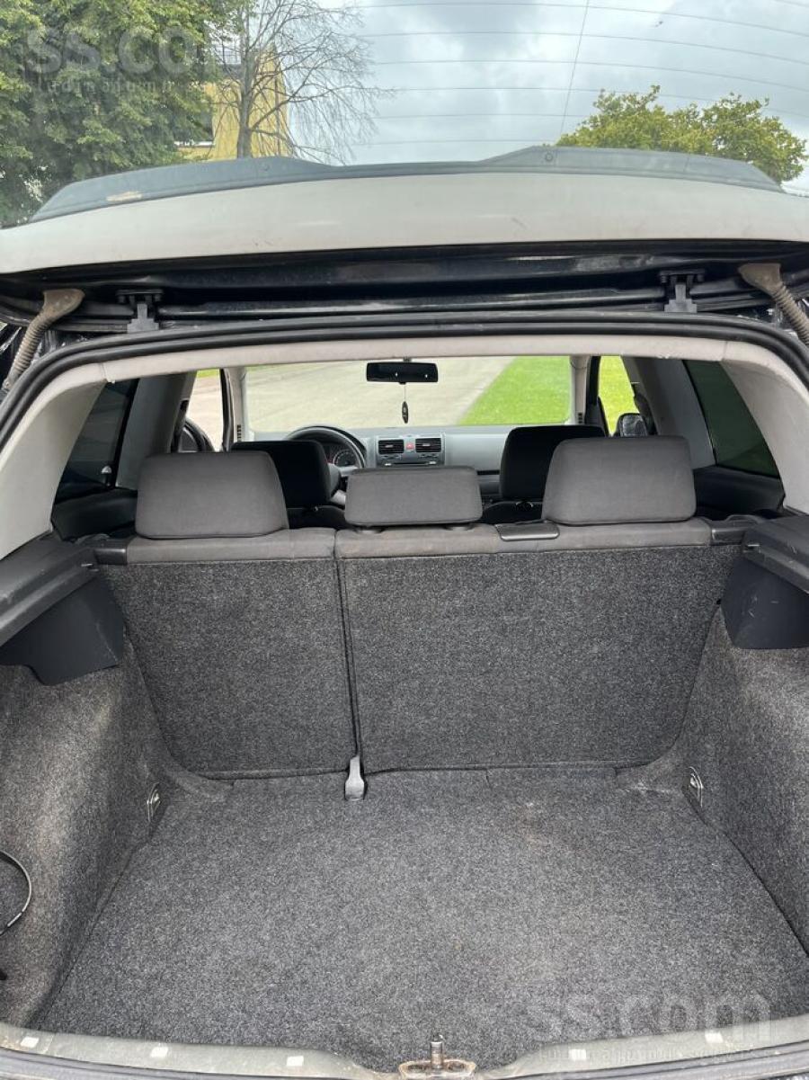 Melns Volkswagen Golf 2005 Ventspils, ar dzinēja tilpumu 1.90 L un nobraukumu 342 tūkst. km par 1100 €, foto 8 vietnē AUTOMOTO.COM.LV