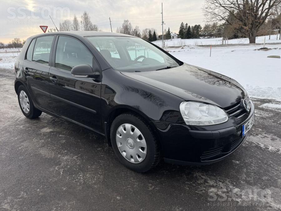 Black Volkswagen Golf 2006 in Talsi, with an engine capacity of 1.40 L and mileage of 267 thousand km for 2600 €, photo 3 on AUTOMOTO.COM.LV