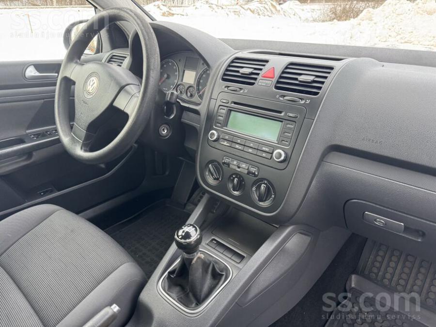 Black Volkswagen Golf 2006 in Talsi, with an engine capacity of 1.40 L and mileage of 267 thousand km for 2600 €, photo 13 on AUTOMOTO.COM.LV