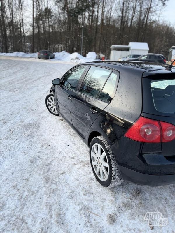 Melns Volkswagen Golf 2006 Kauņa, ar dzinēja tilpumu 1.90 L un nobraukumu 301 tūkst. km par 1650 €, foto 4 vietnē AUTOMOTO.COM.LV