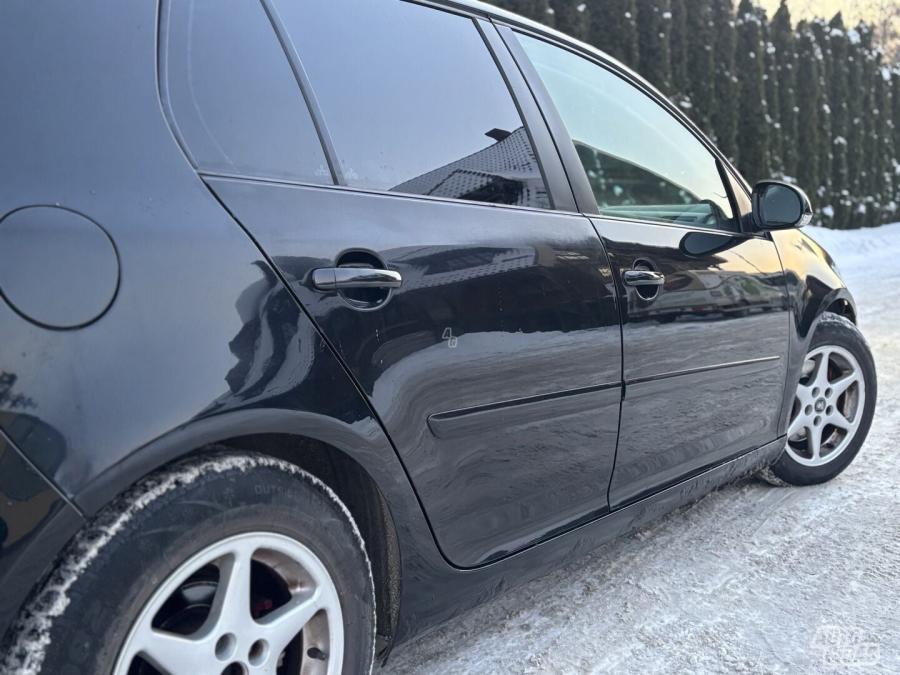Melns Volkswagen Golf 2006 Kauņa, ar dzinēja tilpumu 1.90 L un nobraukumu 350 tūkst. km par 2350 €, foto 11 vietnē AUTOMOTO.COM.LV