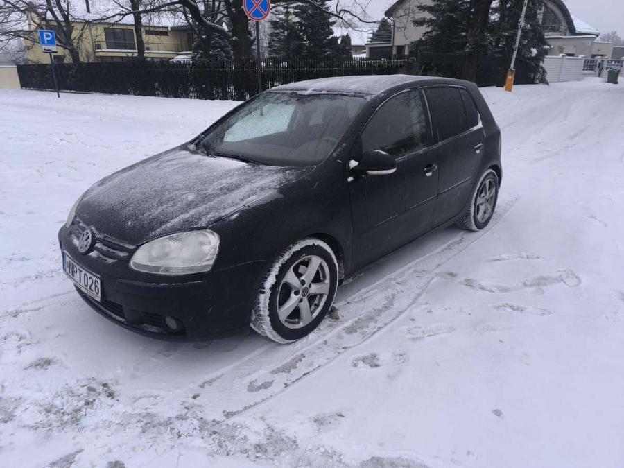 Black Volkswagen Golf 2006 in Kaunas, with an engine capacity of 1.60 L and mileage of 195 thousand km for 1850 €, photo 1 on AUTOMOTO.COM.LV
