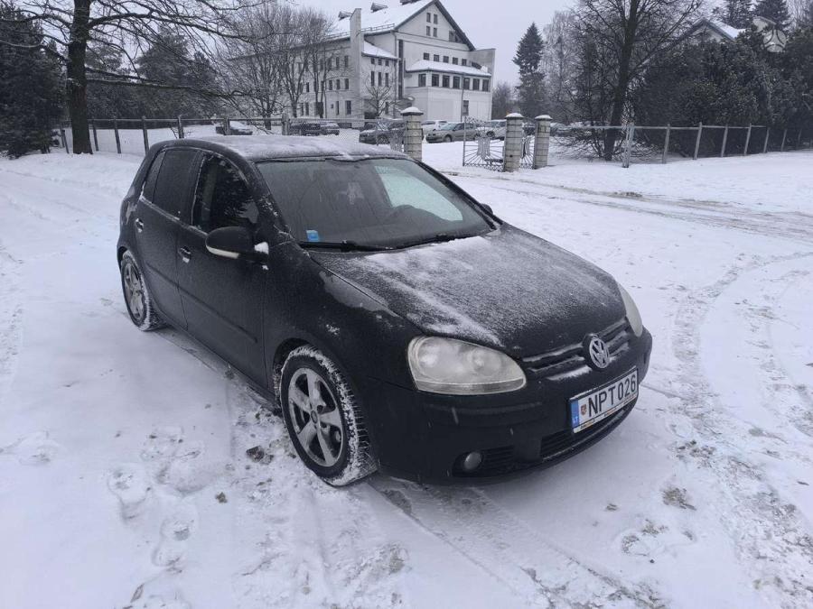 Black Volkswagen Golf 2006 in Kaunas, with an engine capacity of 1.60 L and mileage of 195 thousand km for 1850 €, photo 3 on AUTOMOTO.COM.LV