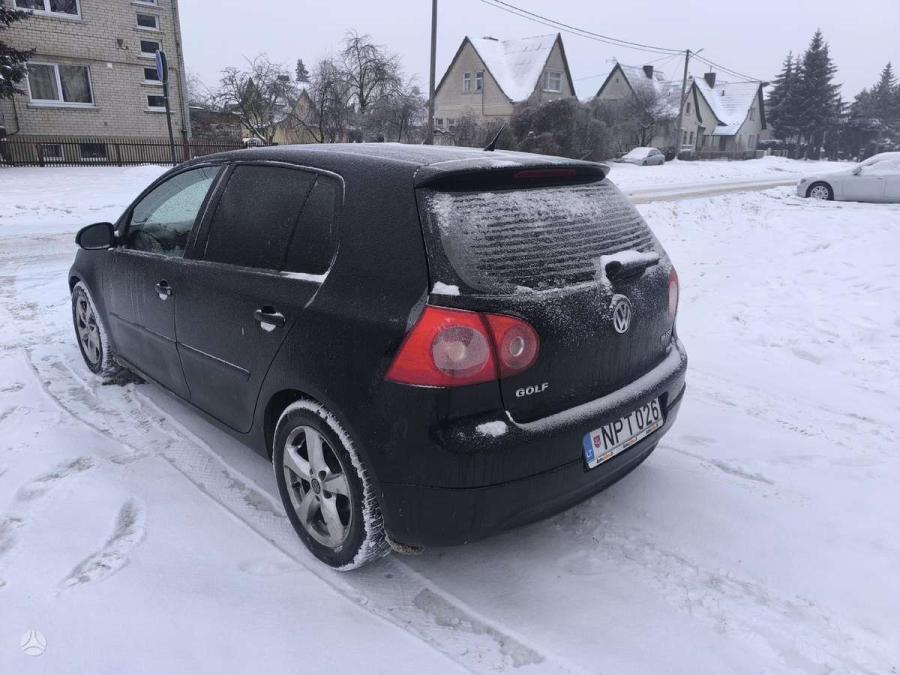 Black Volkswagen Golf 2006 in Kaunas, with an engine capacity of 1.60 L and mileage of 195 thousand km for 1850 €, photo 6 on AUTOMOTO.COM.LV