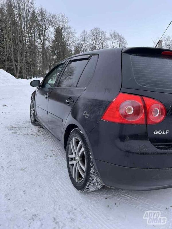 Melns Volkswagen Golf 2006 Šauļi, ar dzinēja tilpumu 1.90 L un nobraukumu 311 tūkst. km par 2200 €, foto 4 vietnē AUTOMOTO.COM.LV