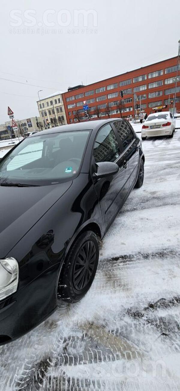 Melns Volkswagen Golf 2006 Rīga, ar dzinēja tilpumu 1.40 L un nobraukumu 194 tūkst. km par 1600 €, foto 2 vietnē AUTOMOTO.COM.LV