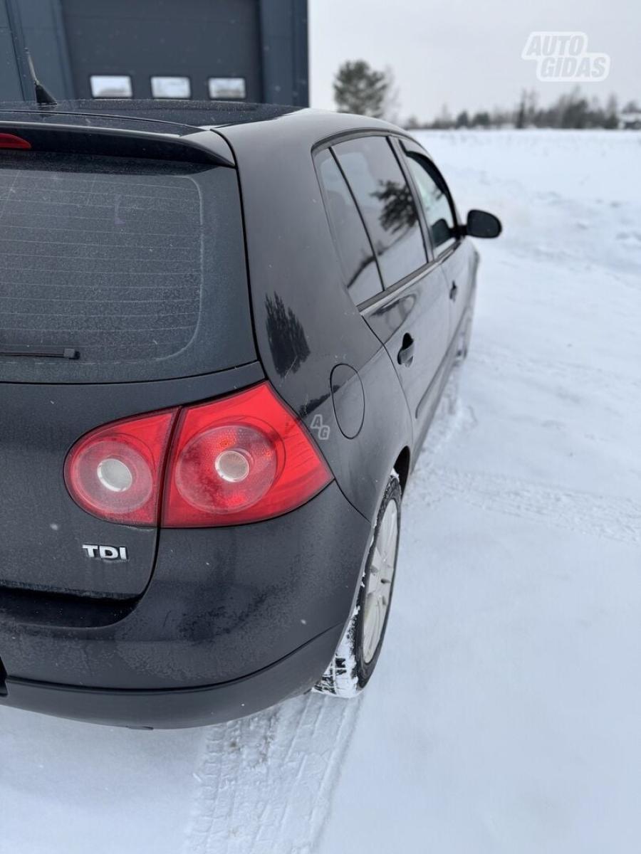 Black Volkswagen Golf 2006 in Vilnius, with an engine capacity of 1.90 L and mileage of 300 thousand km for 1099 €, photo 3 on AUTOMOTO.COM.LV