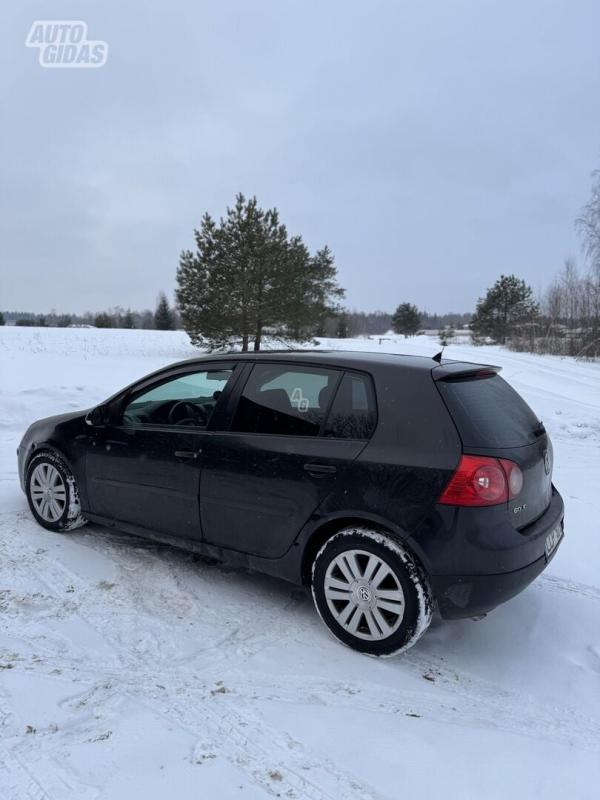 Melns Volkswagen Golf 2006 Viļņa, ar dzinēja tilpumu 1.90 L un nobraukumu 300 tūkst. km par 1099 €, foto 5 vietnē AUTOMOTO.COM.LV