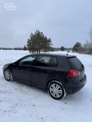Black Volkswagen Golf 2006 in Vilnius, with an engine capacity of 1.90 L and mileage of 300 thousand km for 1099 €, photo 5 on AUTOMOTO.COM.LV