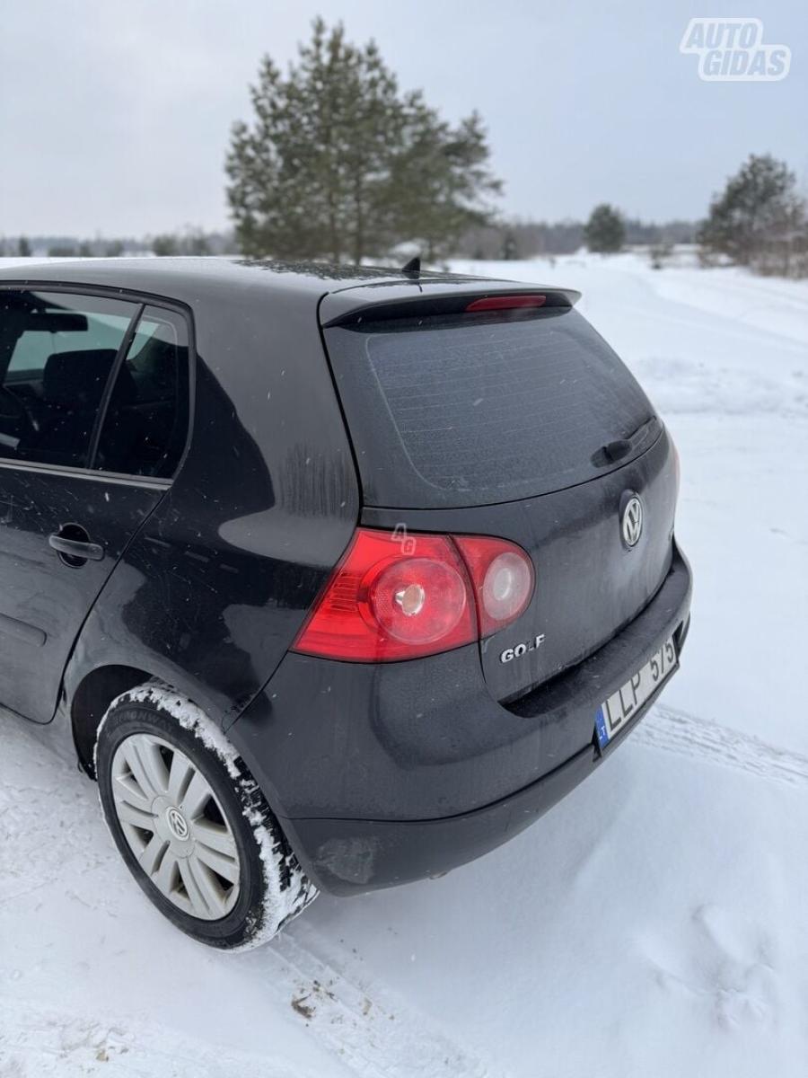 Black Volkswagen Golf 2006 in Vilnius, with an engine capacity of 1.90 L and mileage of 300 thousand km for 1099 €, photo 6 on AUTOMOTO.COM.LV