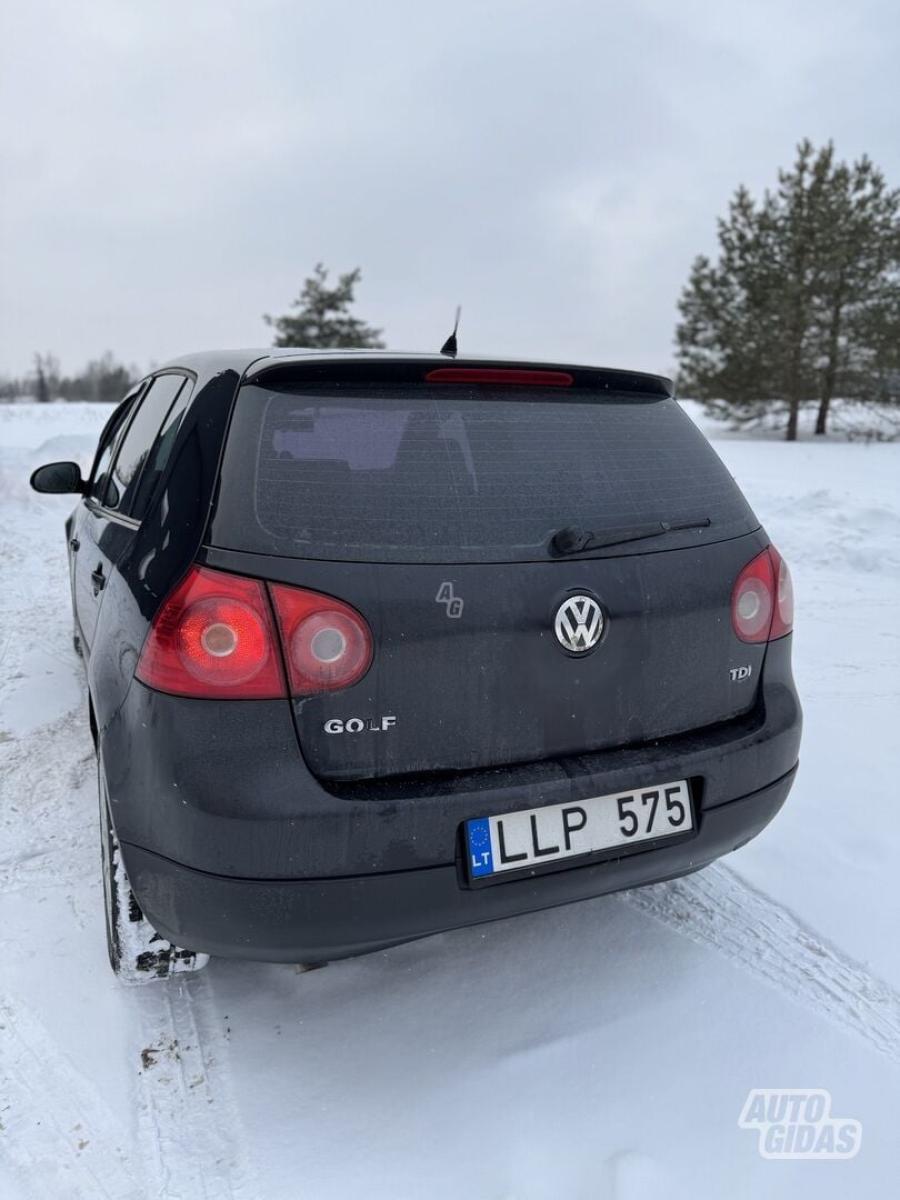 Black Volkswagen Golf 2006 in Vilnius, with an engine capacity of 1.90 L and mileage of 300 thousand km for 1099 €, photo 7 on AUTOMOTO.COM.LV