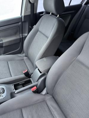 Black Volkswagen Golf 2006 in Vilnius, with an engine capacity of 1.90 L and mileage of 300 thousand km for 1099 €, photo 12 on AUTOMOTO.COM.LV