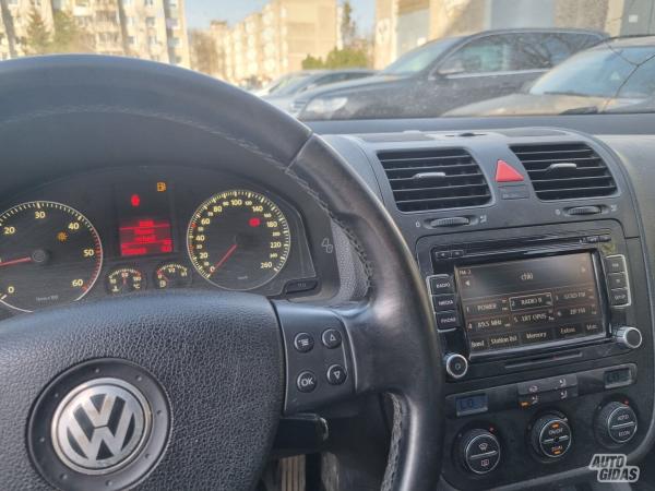 Melns Volkswagen Golf 2006 Kauņa, ar dzinēja tilpumu 1.90 L un nobraukumu 350 tūkst. km par 800 €, foto 6 vietnē AUTOMOTO.COM.LV