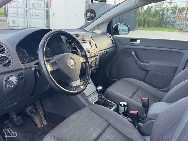 Black Volkswagen Golf 2006 in Panevezys, with an engine capacity of 1.90 L and mileage of 350 thousand km for 840 €, photo 8 on AUTOMOTO.COM.LV