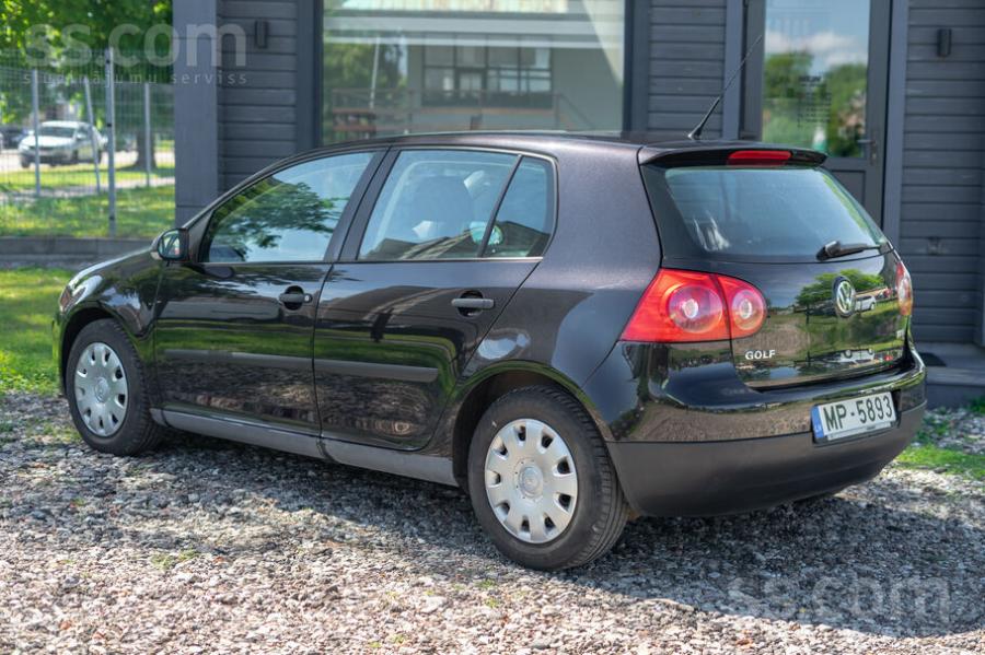 Black Volkswagen Golf 2006 in Liepaja, with an engine capacity of 1.90 L and mileage of 338 thousand km for 2200 €, photo 4 on AUTOMOTO.COM.LV