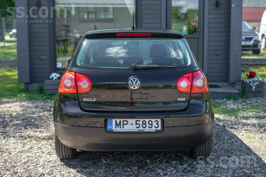 Black Volkswagen Golf 2006 in Liepaja, with an engine capacity of 1.90 L and mileage of 338 thousand km for 2200 €, photo 5 on AUTOMOTO.COM.LV