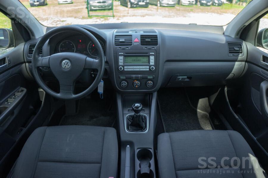 Black Volkswagen Golf 2006 in Liepaja, with an engine capacity of 1.90 L and mileage of 338 thousand km for 2200 €, photo 7 on AUTOMOTO.COM.LV