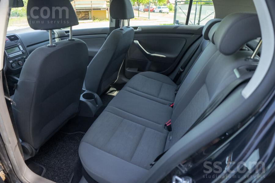 Black Volkswagen Golf 2006 in Liepaja, with an engine capacity of 1.90 L and mileage of 338 thousand km for 2200 €, photo 10 on AUTOMOTO.COM.LV