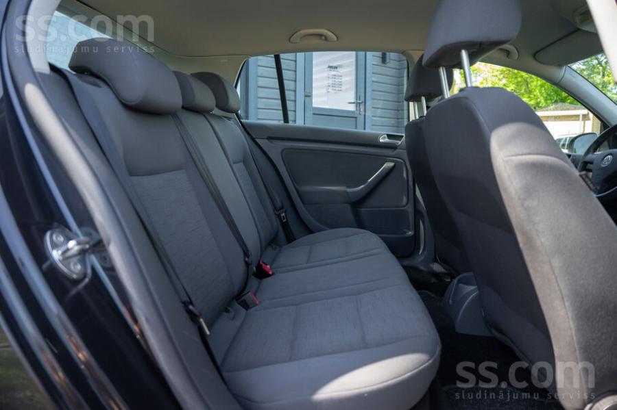 Black Volkswagen Golf 2006 in Liepaja, with an engine capacity of 1.90 L and mileage of 338 thousand km for 2200 €, photo 12 on AUTOMOTO.COM.LV