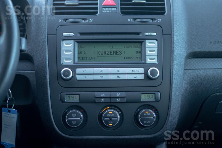 Black Volkswagen Golf 2006 in Liepaja, with an engine capacity of 1.90 L and mileage of 338 thousand km for 2200 €, photo 15 on AUTOMOTO.COM.LV