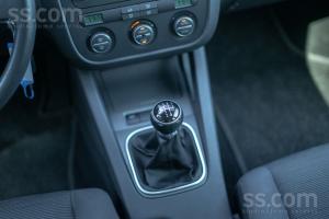 Black Volkswagen Golf 2006 in Liepaja, with an engine capacity of 1.90 L and mileage of 338 thousand km for 2200 €, photo 16 on AUTOMOTO.COM.LV