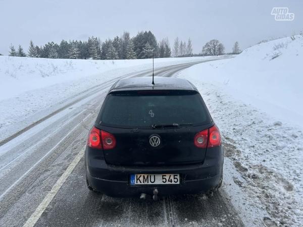 Melns Volkswagen Golf 2006 Panevēža, ar dzinēja tilpumu 2.00 L un nobraukumu 320 tūkst. km par 1250 €, foto 7 vietnē AUTOMOTO.COM.LV