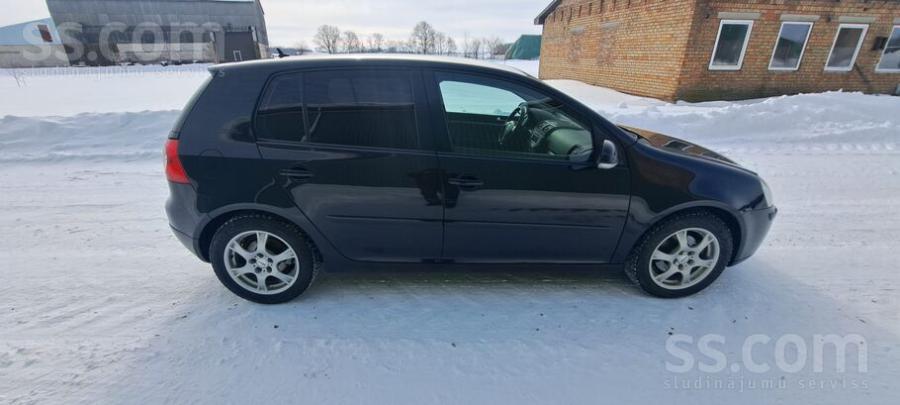 Black Volkswagen Golf 2006 in Bauska, with an engine capacity of 1.90 L and mileage of 440 thousand km for 1850 €, photo 3 on AUTOMOTO.COM.LV