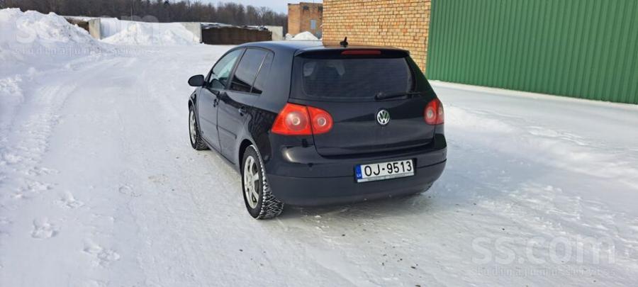 Black Volkswagen Golf 2006 in Bauska, with an engine capacity of 1.90 L and mileage of 440 thousand km for 1850 €, photo 4 on AUTOMOTO.COM.LV