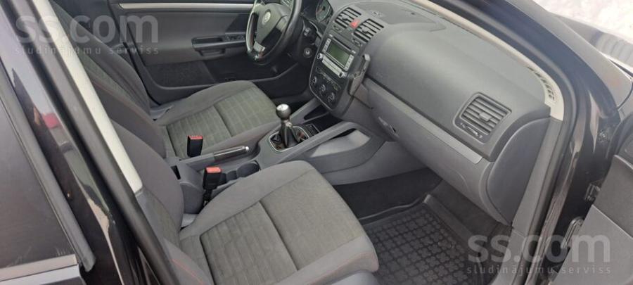Black Volkswagen Golf 2006 in Bauska, with an engine capacity of 1.90 L and mileage of 440 thousand km for 1850 €, photo 8 on AUTOMOTO.COM.LV
